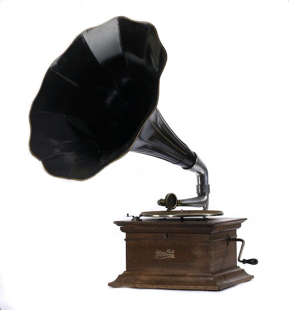 Bonhams : An 'Edison Bell Discaphone' horn gramophone, circa 1920,