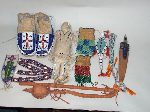 Bonhams : A interesting group of Native American beaded items c. 1910-15 10