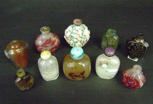 Bonhams : Ten various snuff bottles and three stoppers