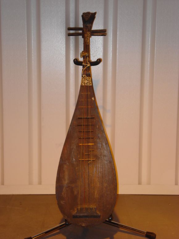 Bonhams : An old Pipa
