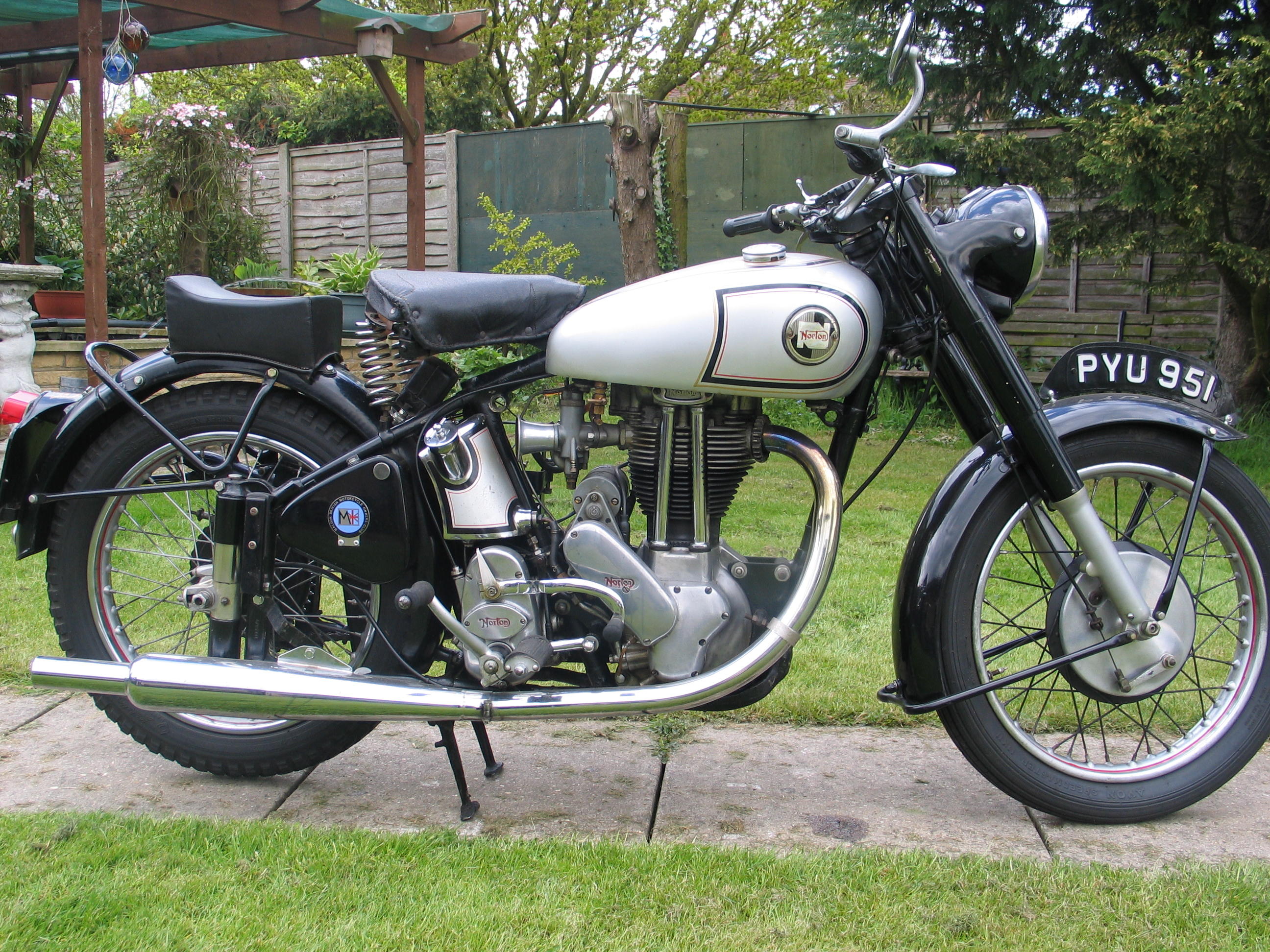 Bonhams Cars : c.1952 Norton 490cc ES2 Frame no. K4 59918 Engine no ...