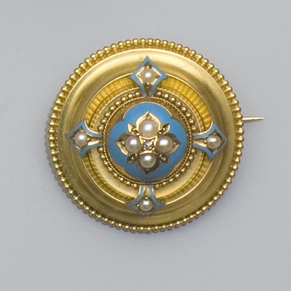 Bonhams : A Victorian boss brooch