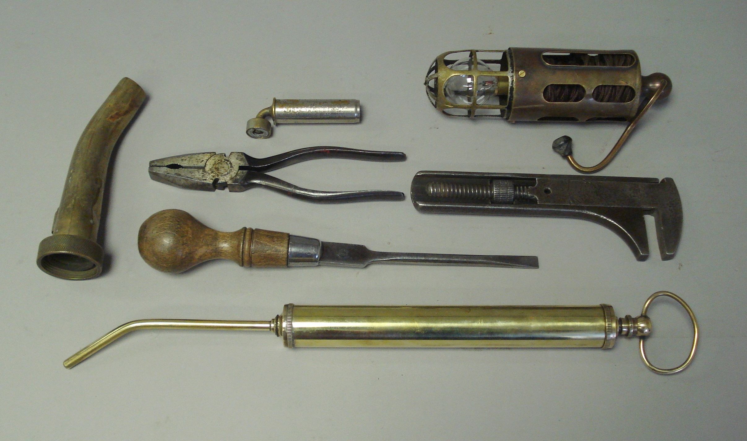 Bonhams Cars : A lot of Rolls-Royce Silver Ghost tools,