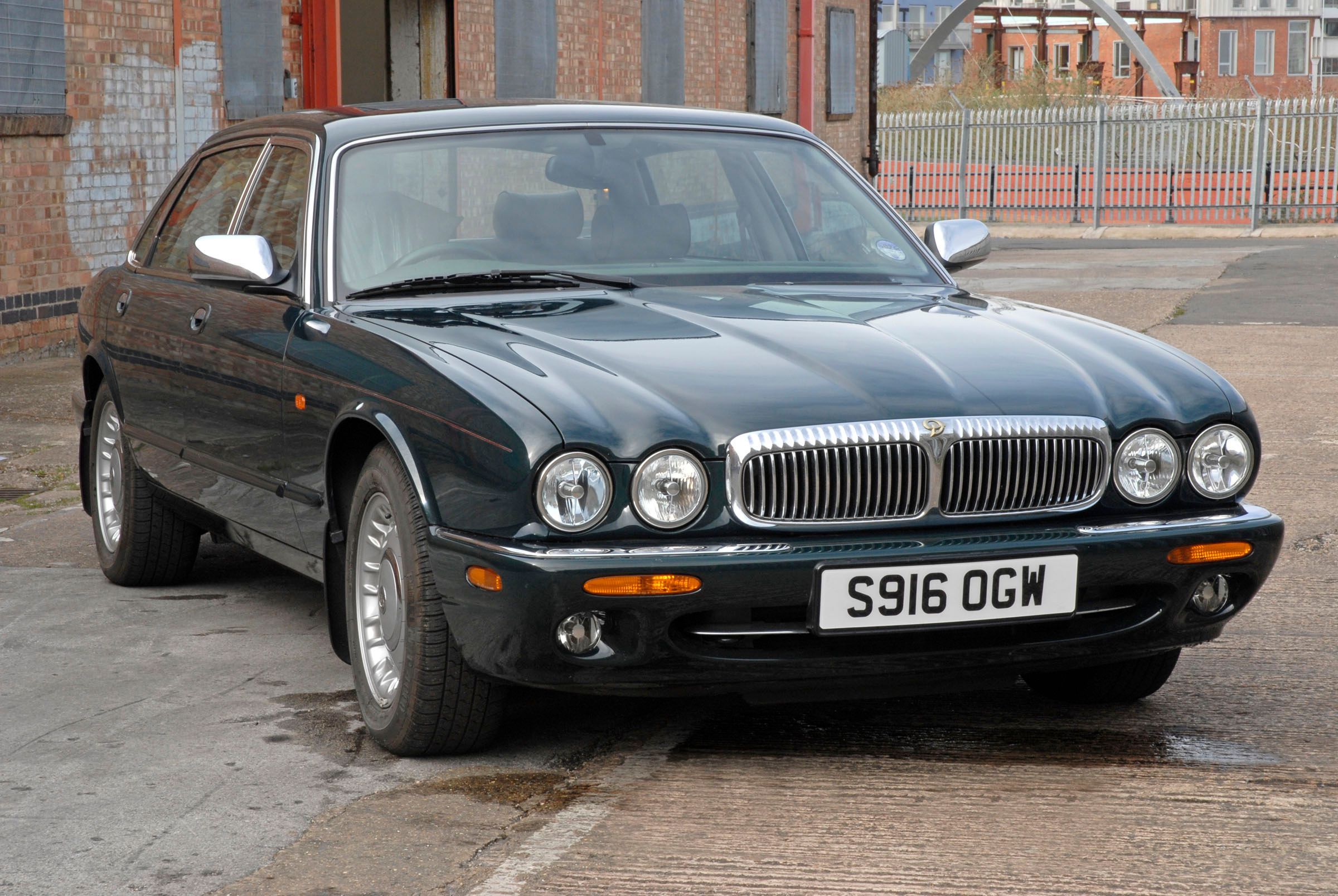Bonhams Cars : Ex-Royal Relief Car,1998 Daimler V8 LWB Saloon Chassis ...