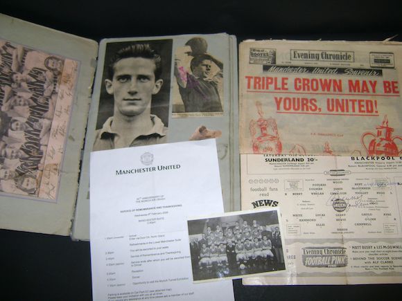 Bonhams : Manchester United scrap book, newspaper, programme, photo and ...