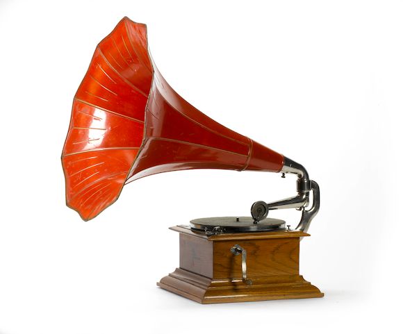 Bonhams : A "New Cecil" Zonophone horn Gramophone, circa 1910,