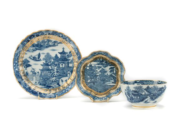 Bonhams : A Caughley 'Temple' pattern dish Circa 1780-1790