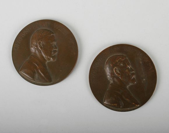 Bonhams : Two Sigmund Freud bronze medallions, Vienna 1906
