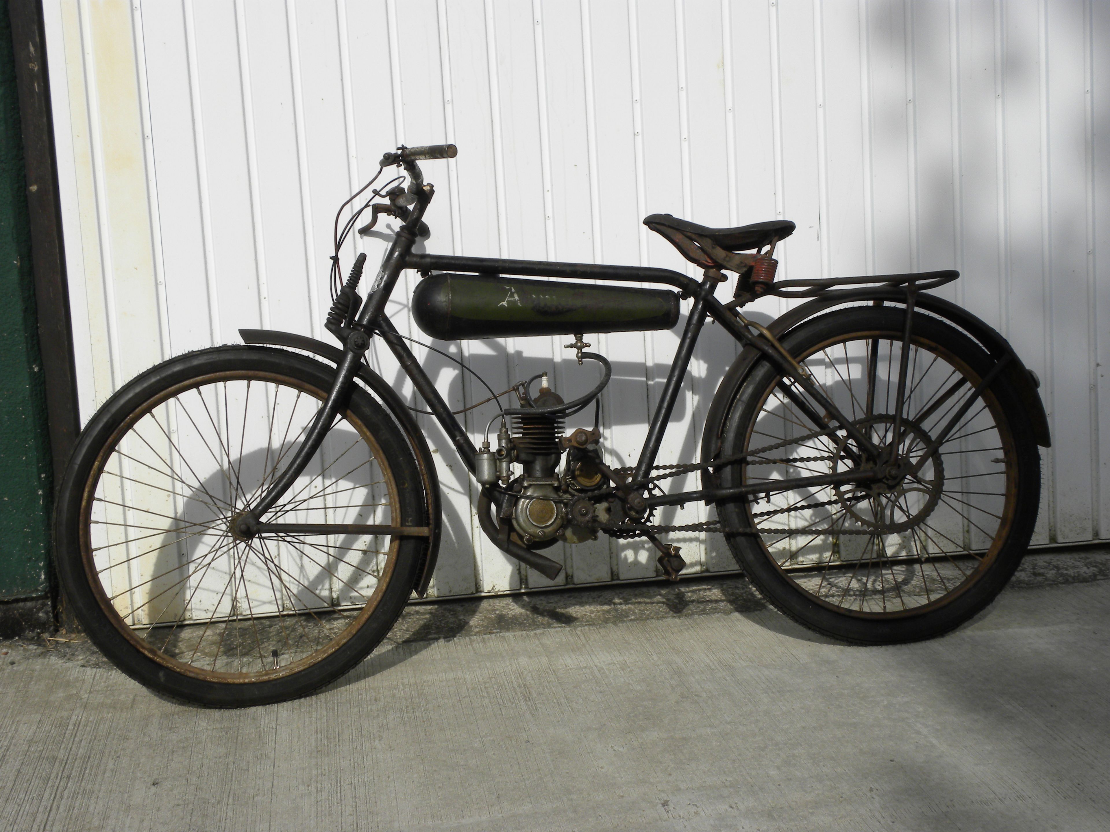 Bonhams Cars : c.1929 Armor 98cc Autocycle Frame no. 909538 Engine no ...