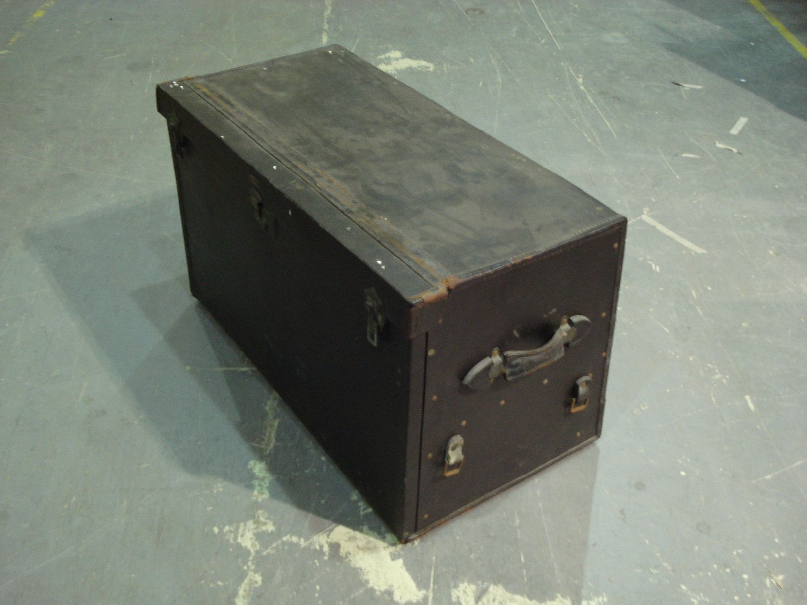 Bonhams Cars : A Dunhill luggage trunk, circa 1930,