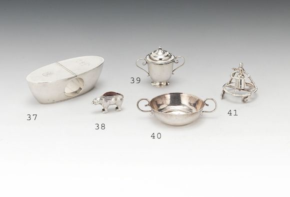 Bonhams : A George III double-lidded thumb snuff box, by Christopher ...