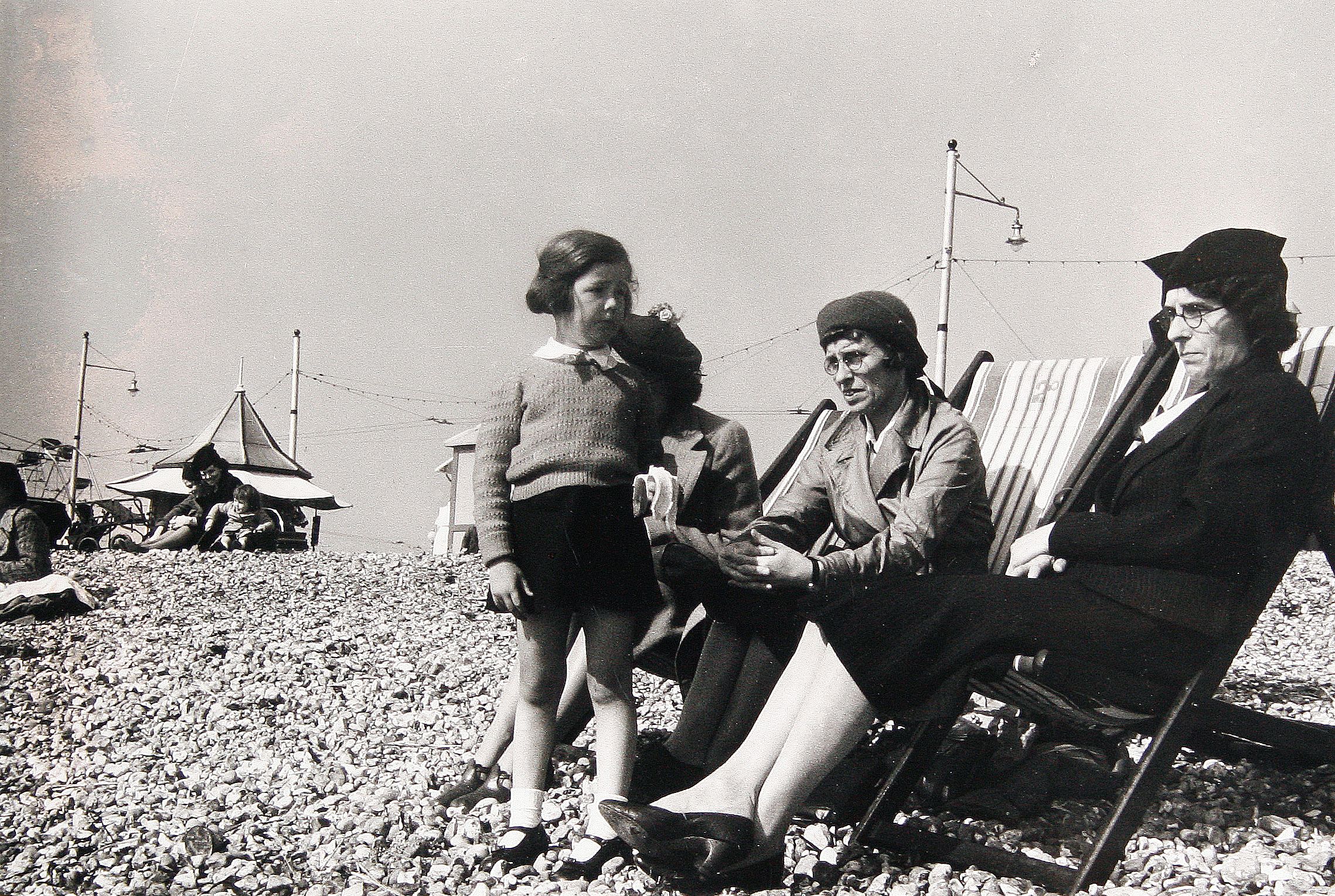 Humphrey Spender - lots in our price database - LotSearch