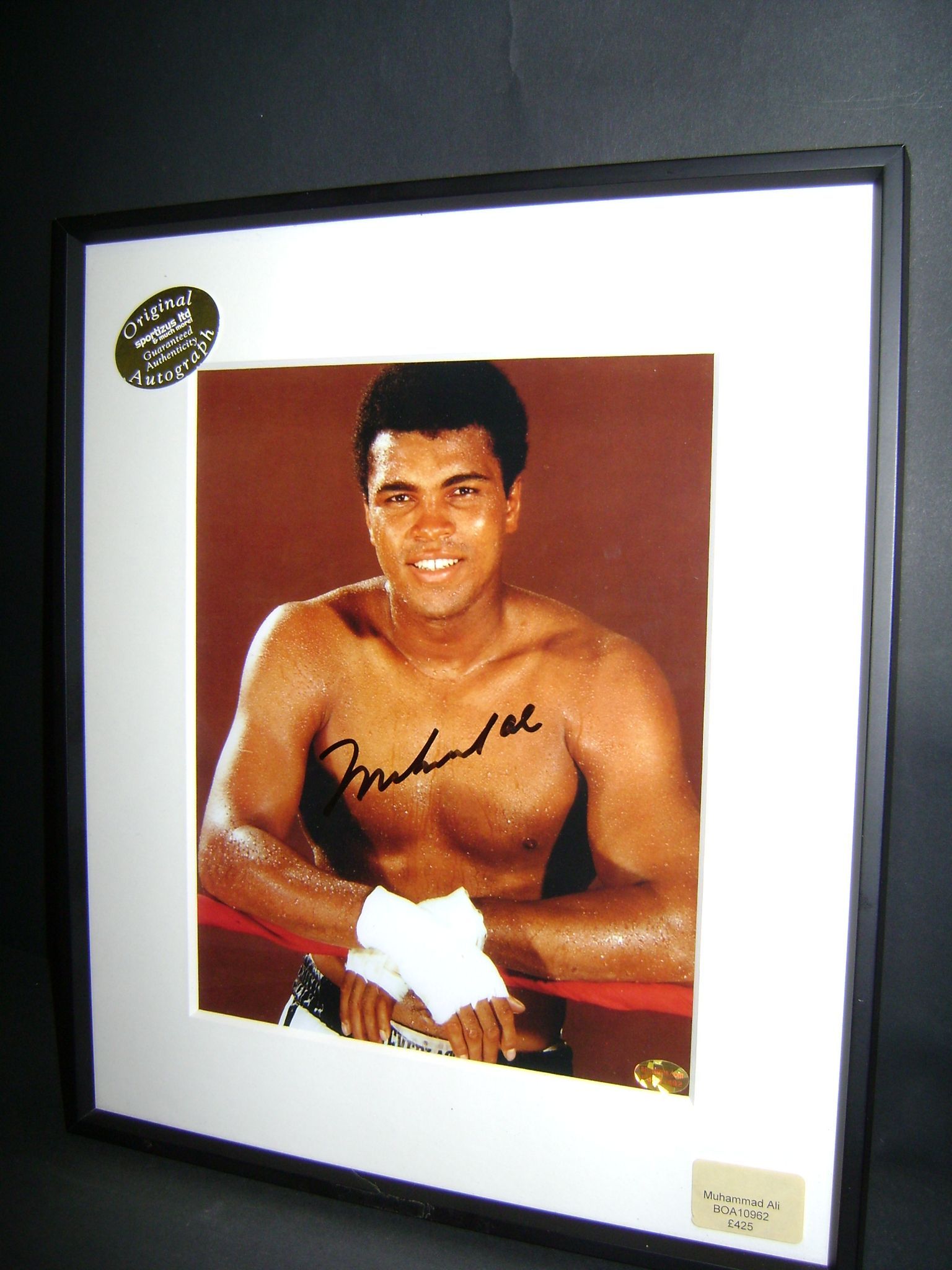 Bonhams : Muhammad Ali hand signed picture
