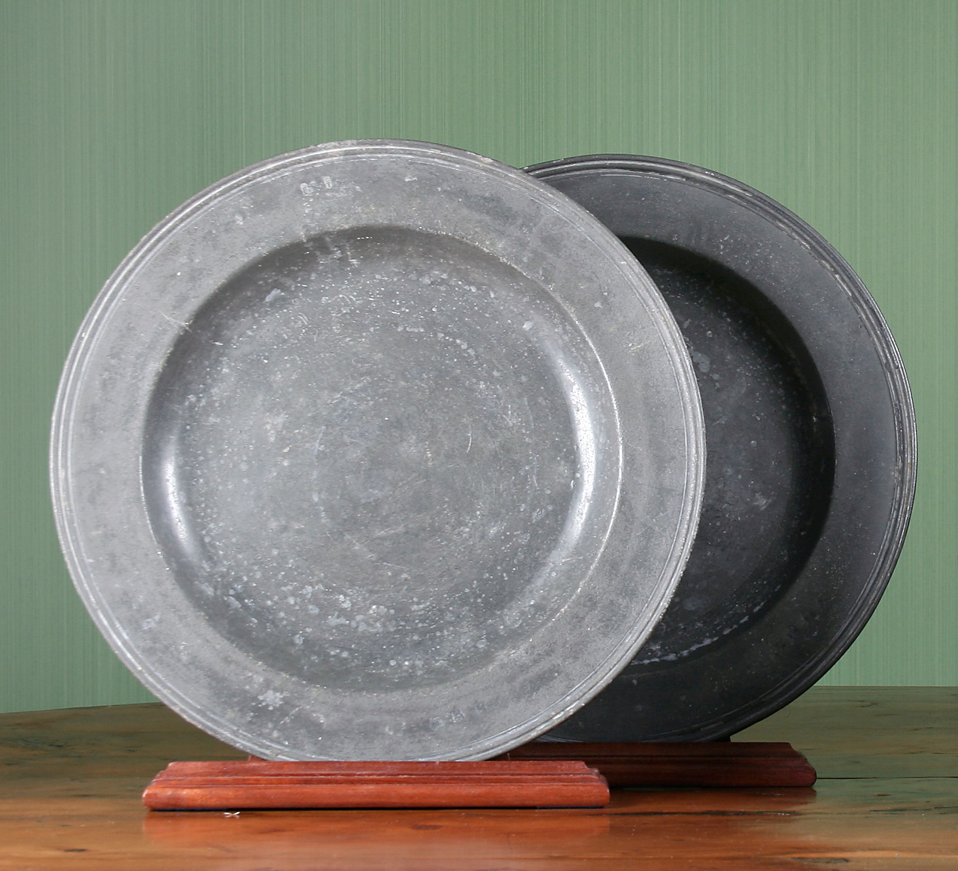 Bonhams : A pair of late 17th Century triple reed dishes, circa 1690