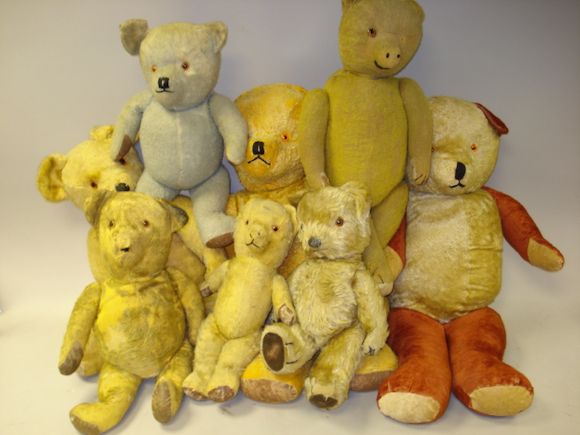 Bonhams : Collection of Eight Teddy bears Teddies 8