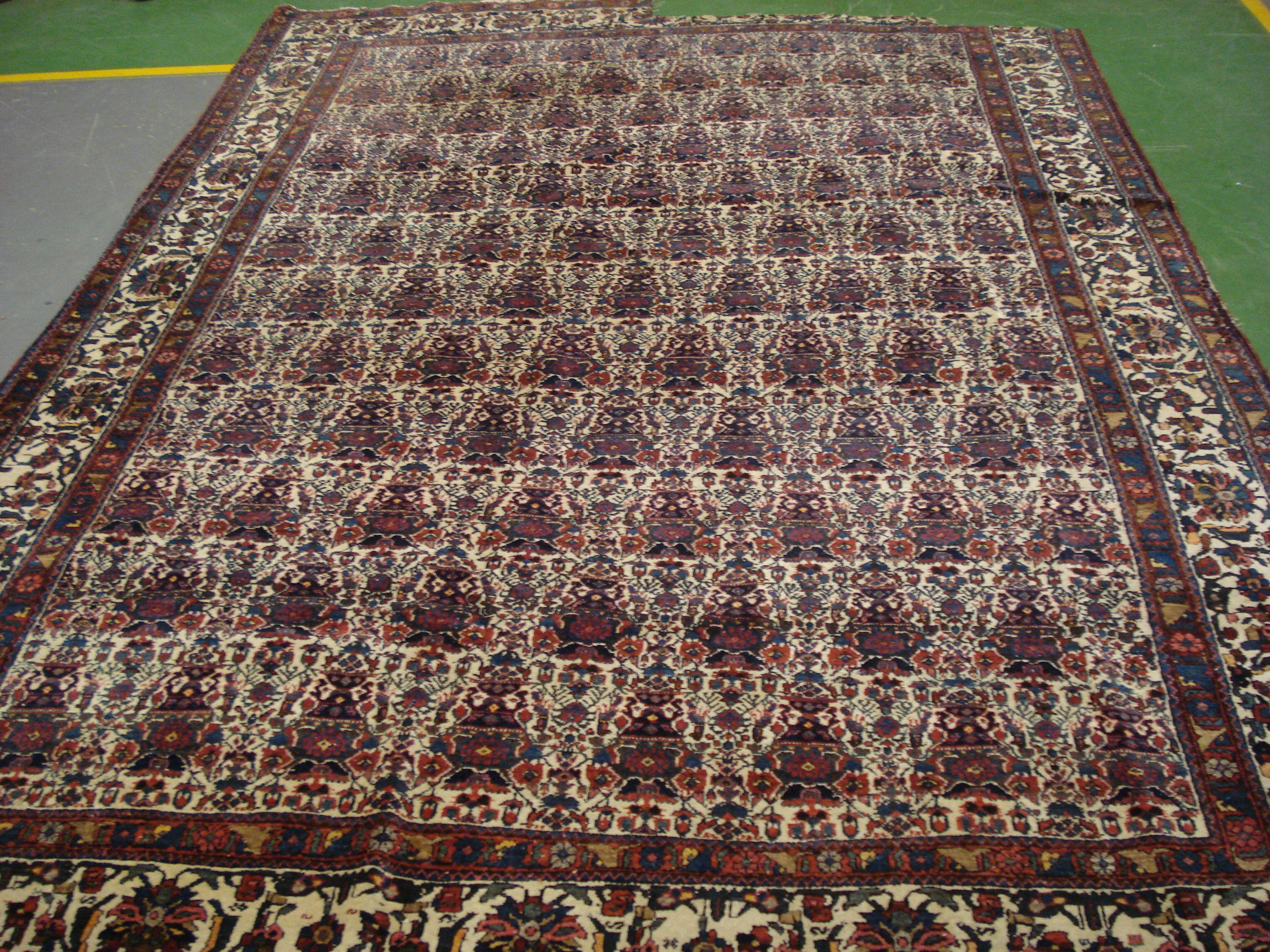 Bonhams : A Zili Sultan carpet West Persia, 297cm x 205cm