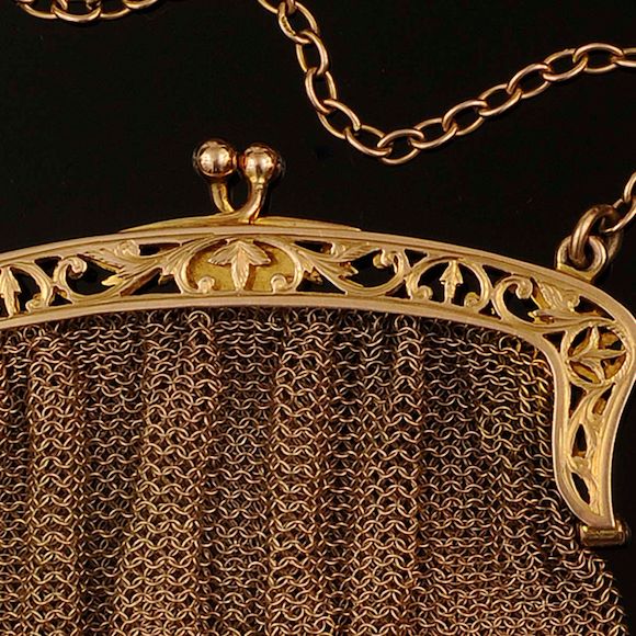Bonhams : A 9ct gold mesh-link purse