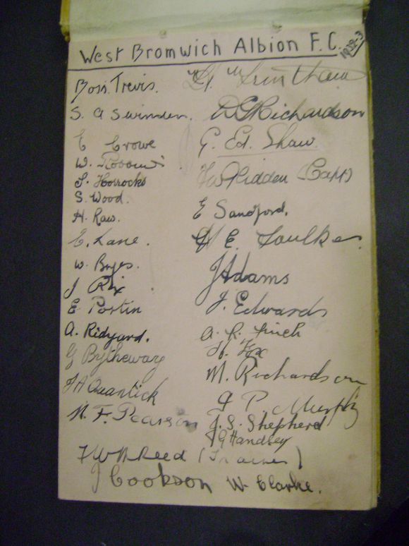 Bonhams : 1932/33 football autograph book