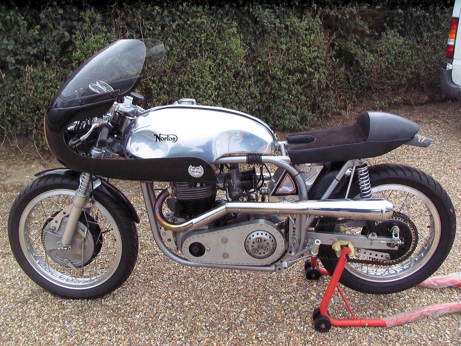 Bonhams Cars : 1958 Norton Dominator 500cc Café Racer Engine no. 74926