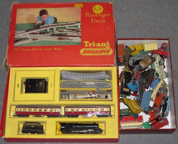 Bonhams : Triang R1X Passenger Train Set qty