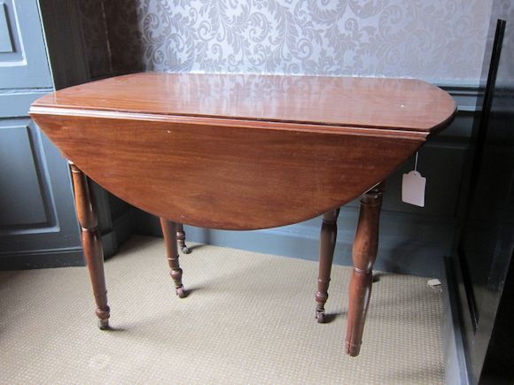 Bonhams : A Victorian mahogany drop flap dining table