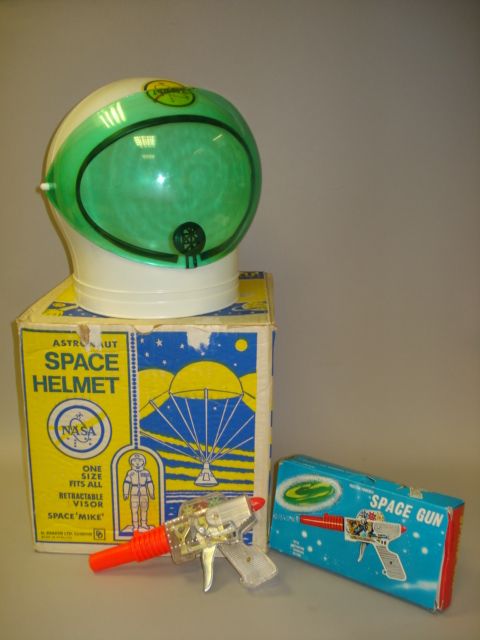 Bonhams : Toy Space Helmet and Space Gun 2