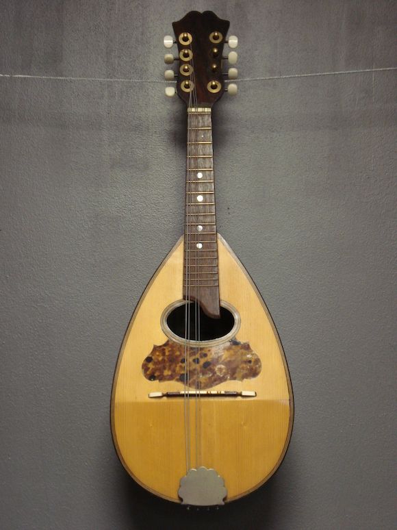 Bonhams : A Neapolitan F Perretti & figli Mandolin, circa 1900 (2)