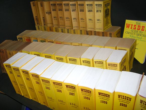 Bonhams : A collection of Wisden cricketers almanacks 1943 - 2001