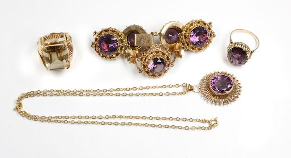 Bonhams : A collection of matched synthetic corundum jewellery
