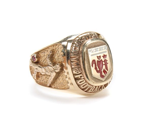 Bonhams : Manchester United Limited Edition gold ring
