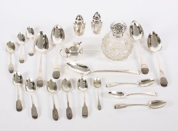 Bonhams : A collection of silver items (21)