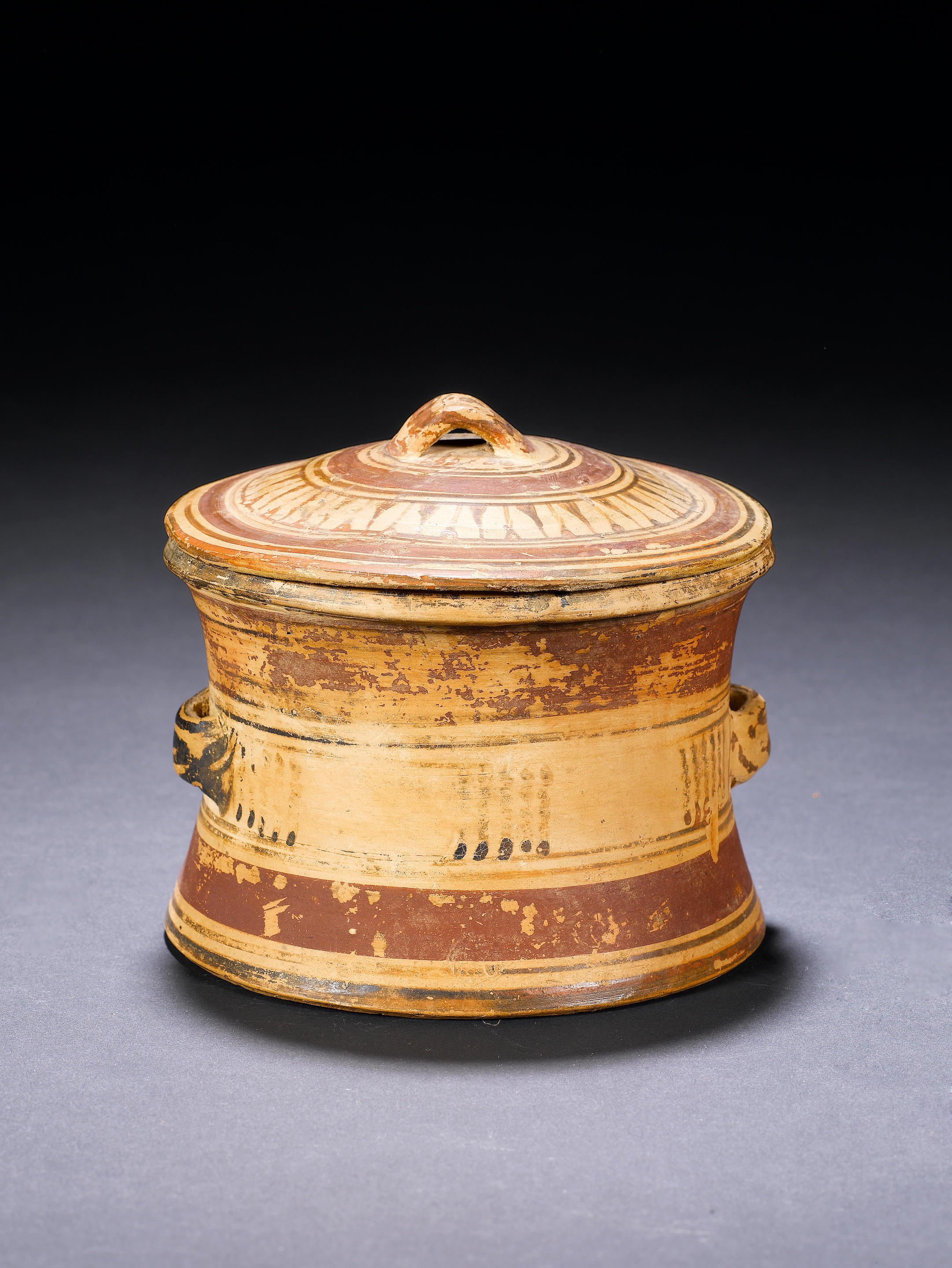 Bonhams : A Corinthian pottery lidded pyxis