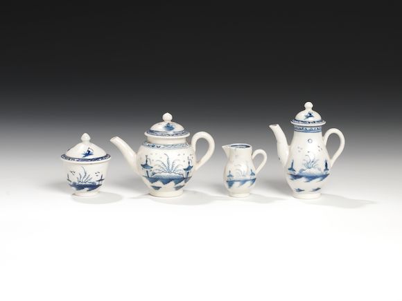 Bonhams : A Caughley toy teapot and cover, sucrier and a cover and milk ...