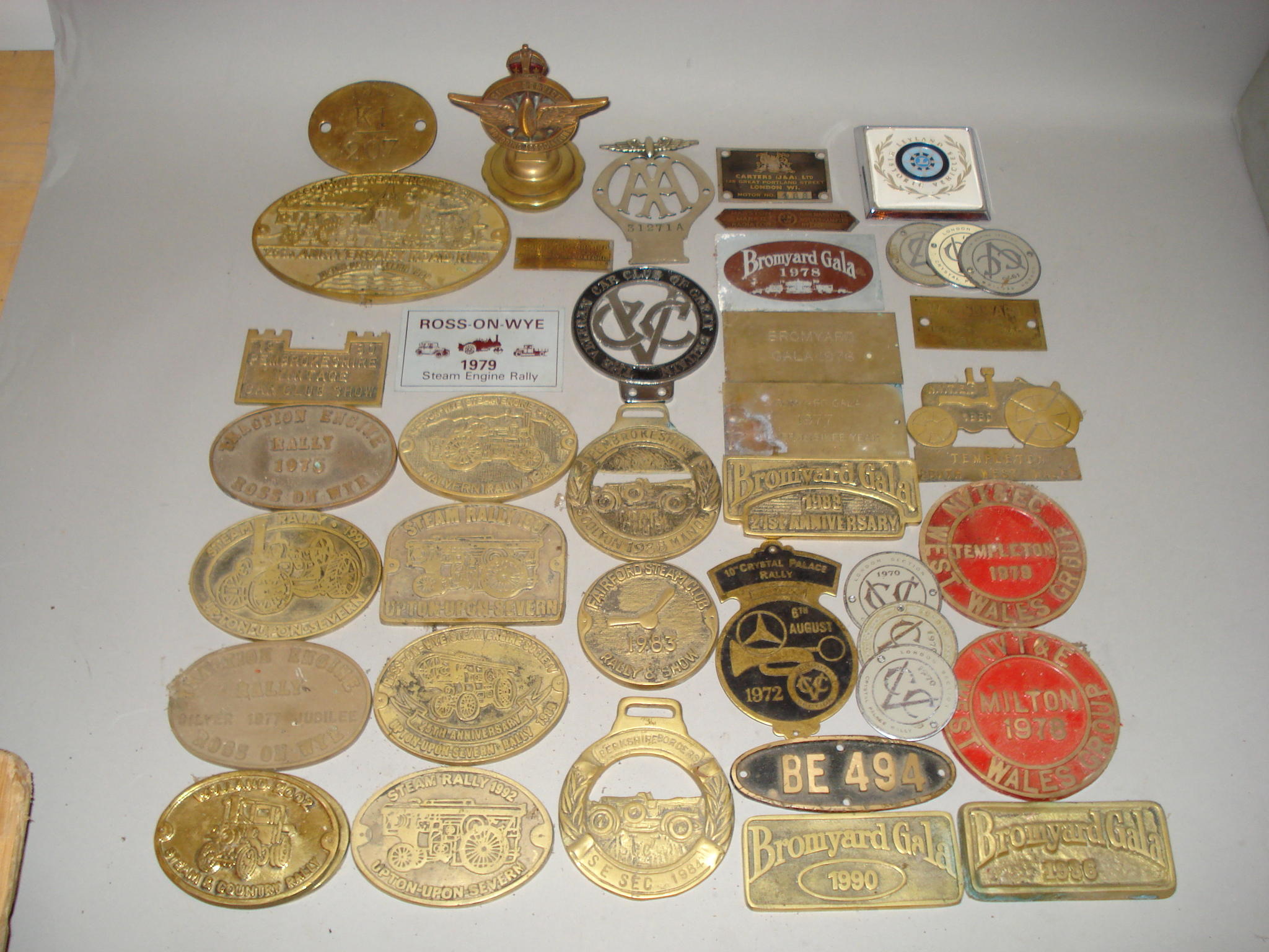 Bonhams Cars Assorted Badges And Plaques