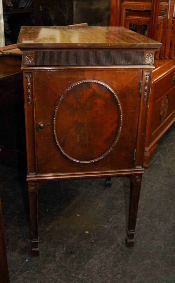 Bonhams : An Aeolian Vocalion gramophone in a mahogany cabinet, early ...