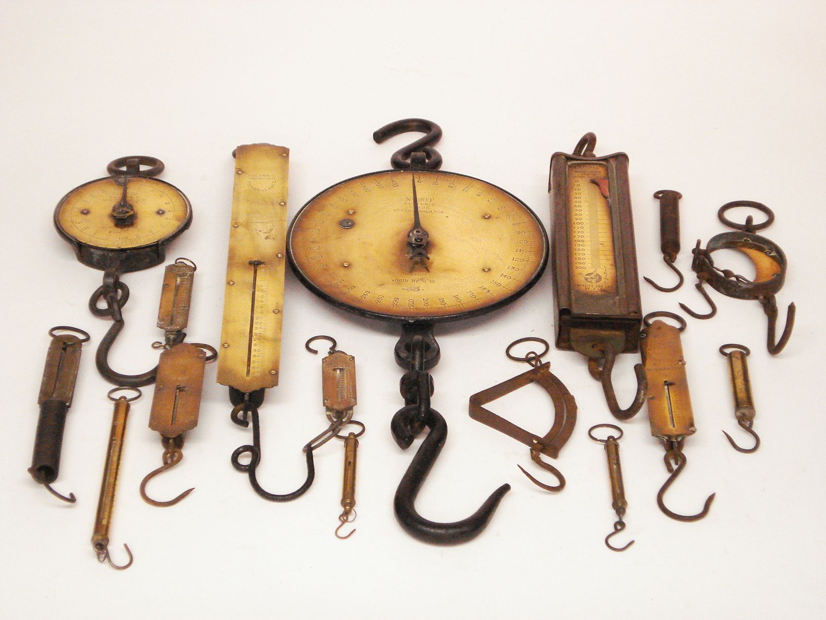 Bonhams : A group of Victorian and later spring-balance scales