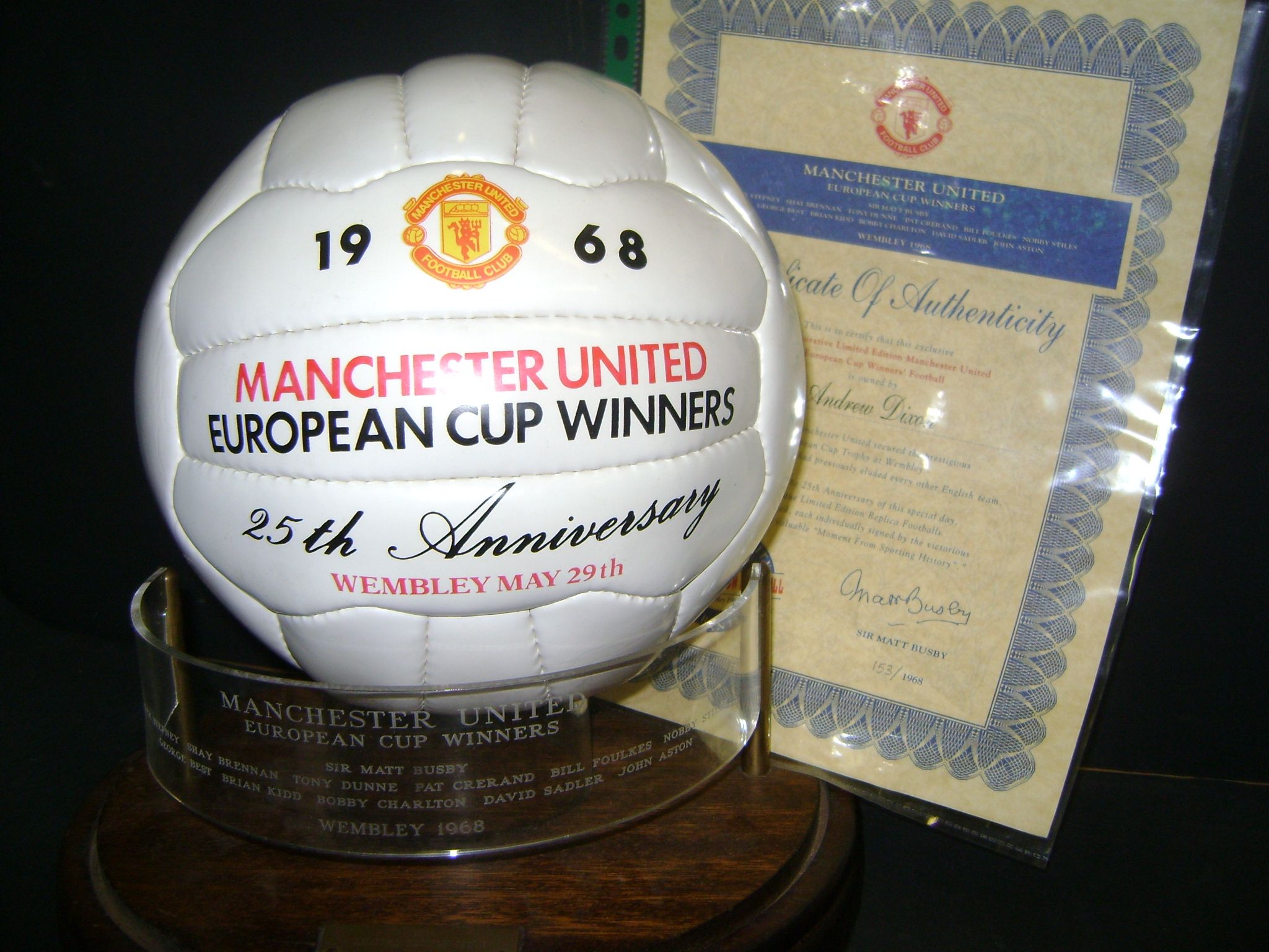 Bonhams : 1968 European Cup Winners Manchester United hand signed football