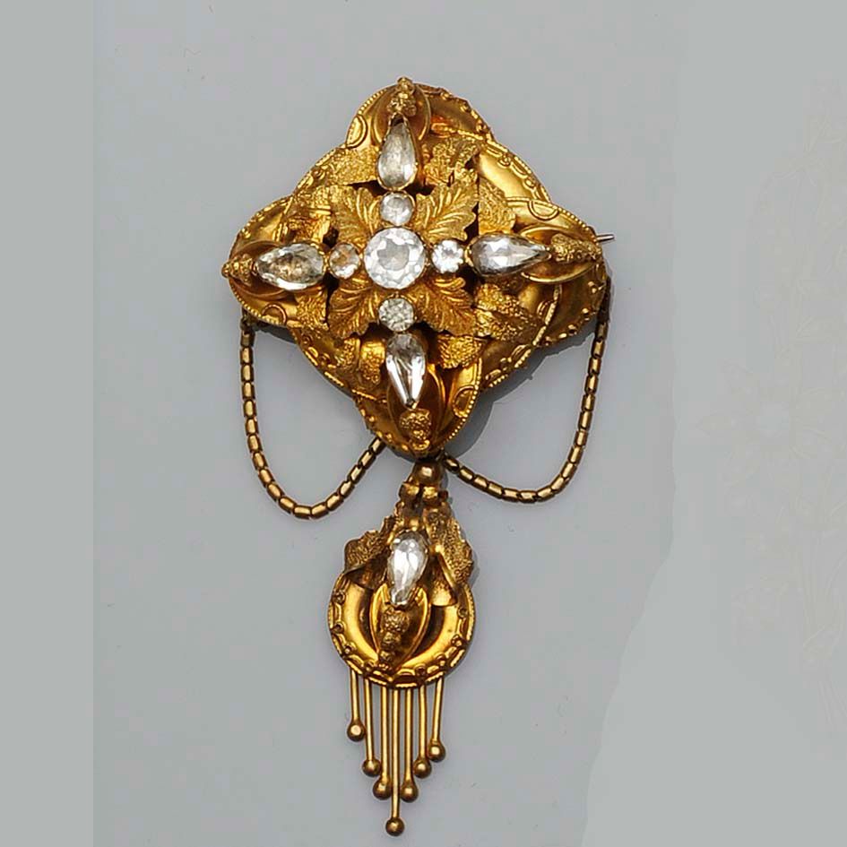 Bonhams : A Victorian paste set brooch