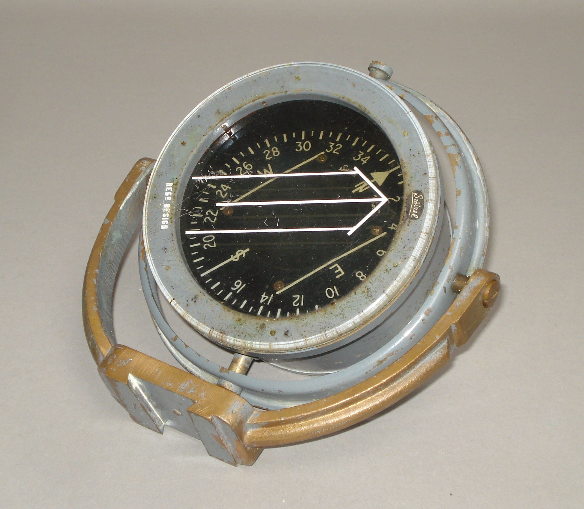 Bonhams Cars : A 'Sestrel' gimbal mounted compass,