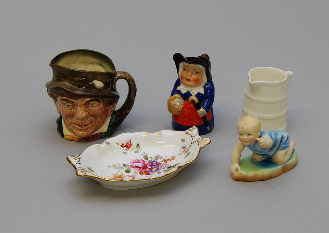 Bonhams A Mixed Collection Of Ceramics