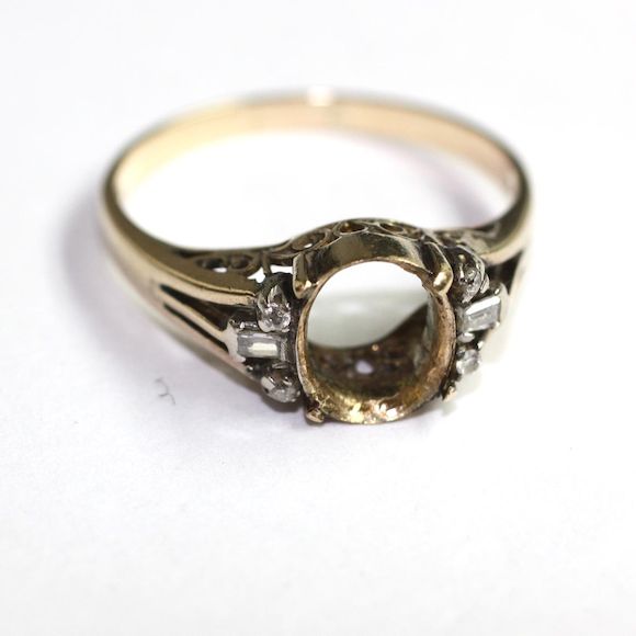 Bonhams : A yellow precious metal ring mount