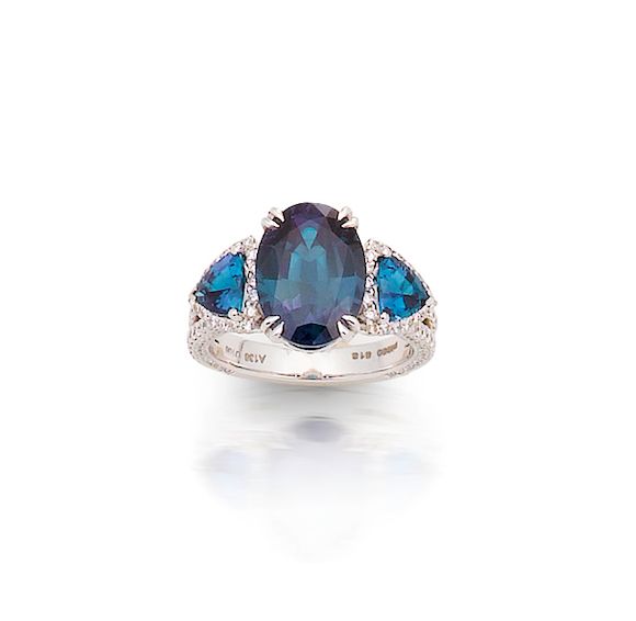Bonhams : A very fine alexandrite and diamond ring