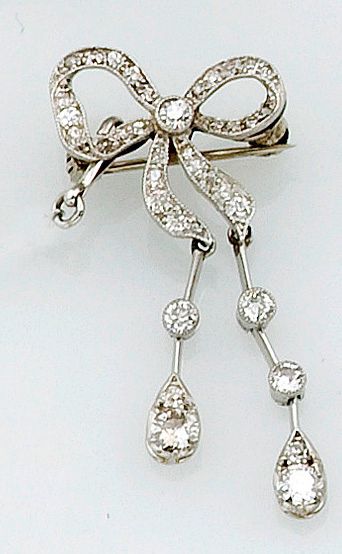 Bonhams : 3A diamond and platinum bow brooch