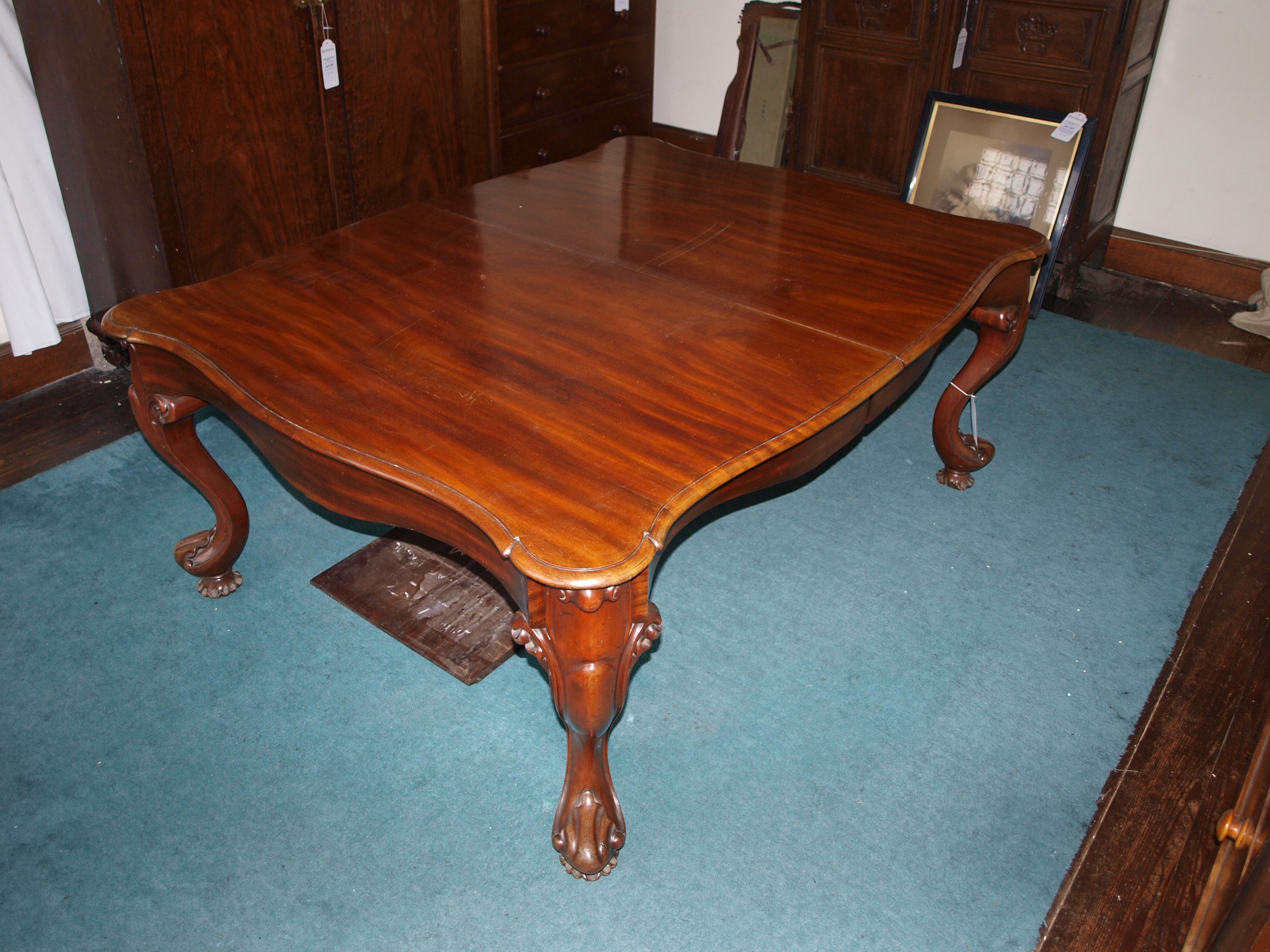 Bonhams : A Victorian mahogany extending serpentine sided dining table