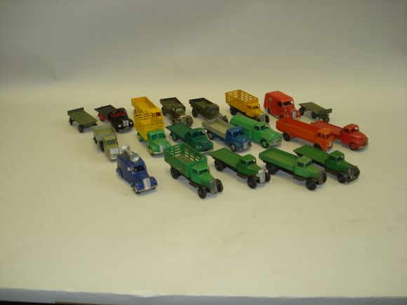 Bonhams : Dinky light commercials 20