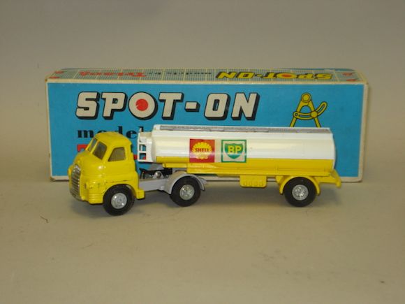 Bonhams : Spot-on 158a/2 Bedford 'S' type Shell BP tanker