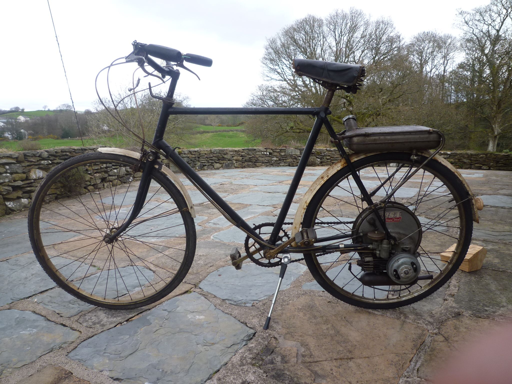 Bonhams Cars : c.1955 BSA 35cc Winged Wheel & Raleigh Gentleman's Cycle ...