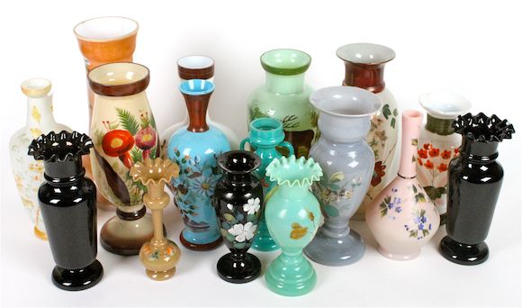 Bonhams : Eighteen various Victorian glass vases