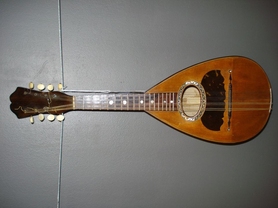 Bonhams : A Neapolitan Mandolin by Vinaccia, 1903 (2)