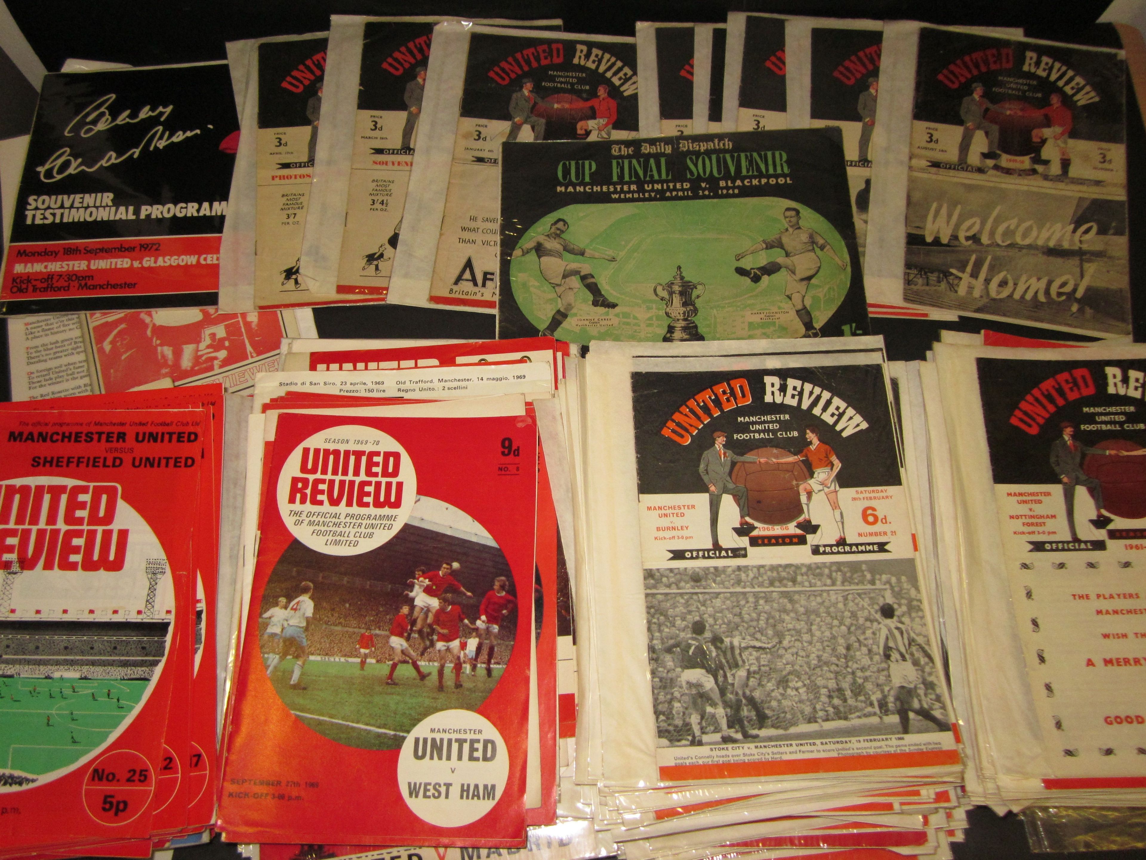 Bonhams : 1946 to 1970's Manchester United programmes